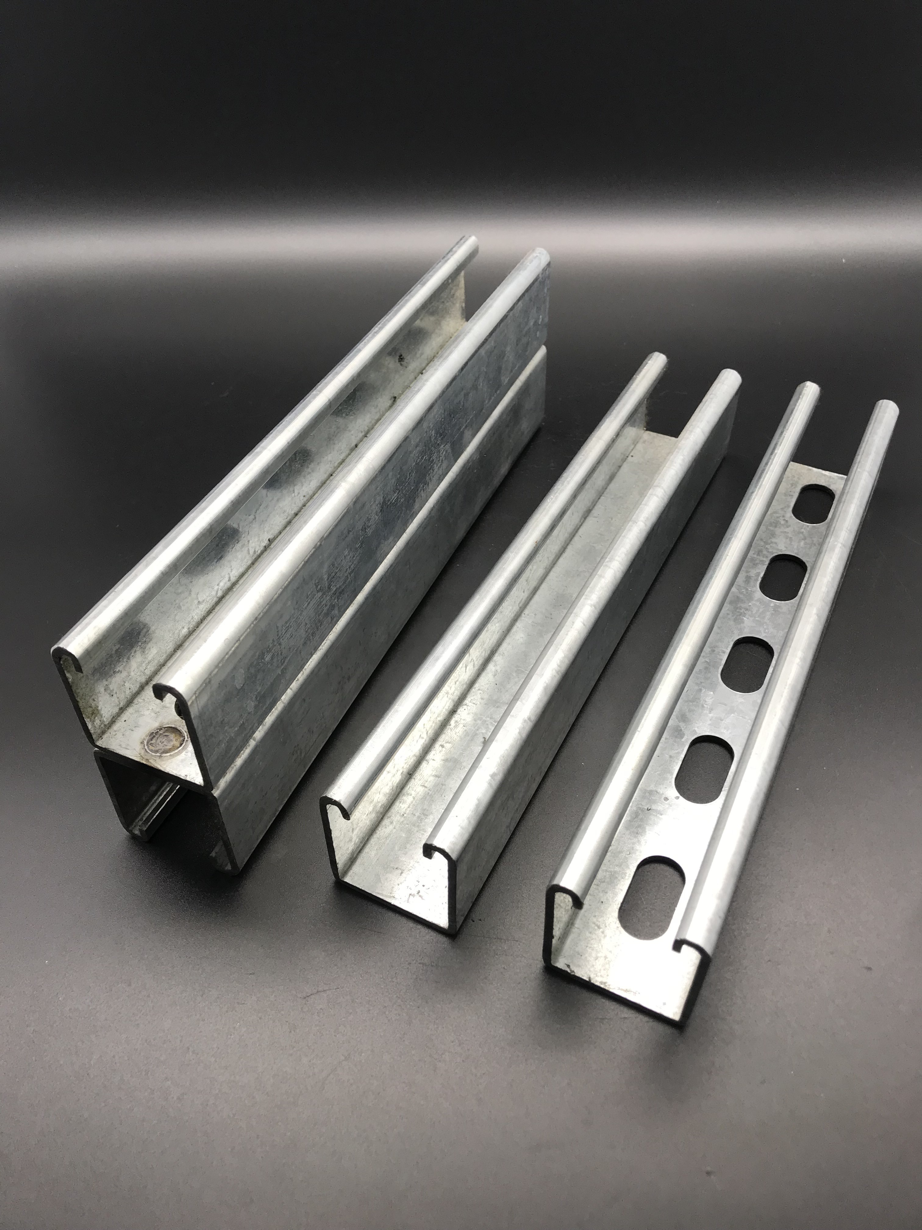 Construction 3m 6m Hot Dip Galvanized Perforated Plain Unistrut Channel