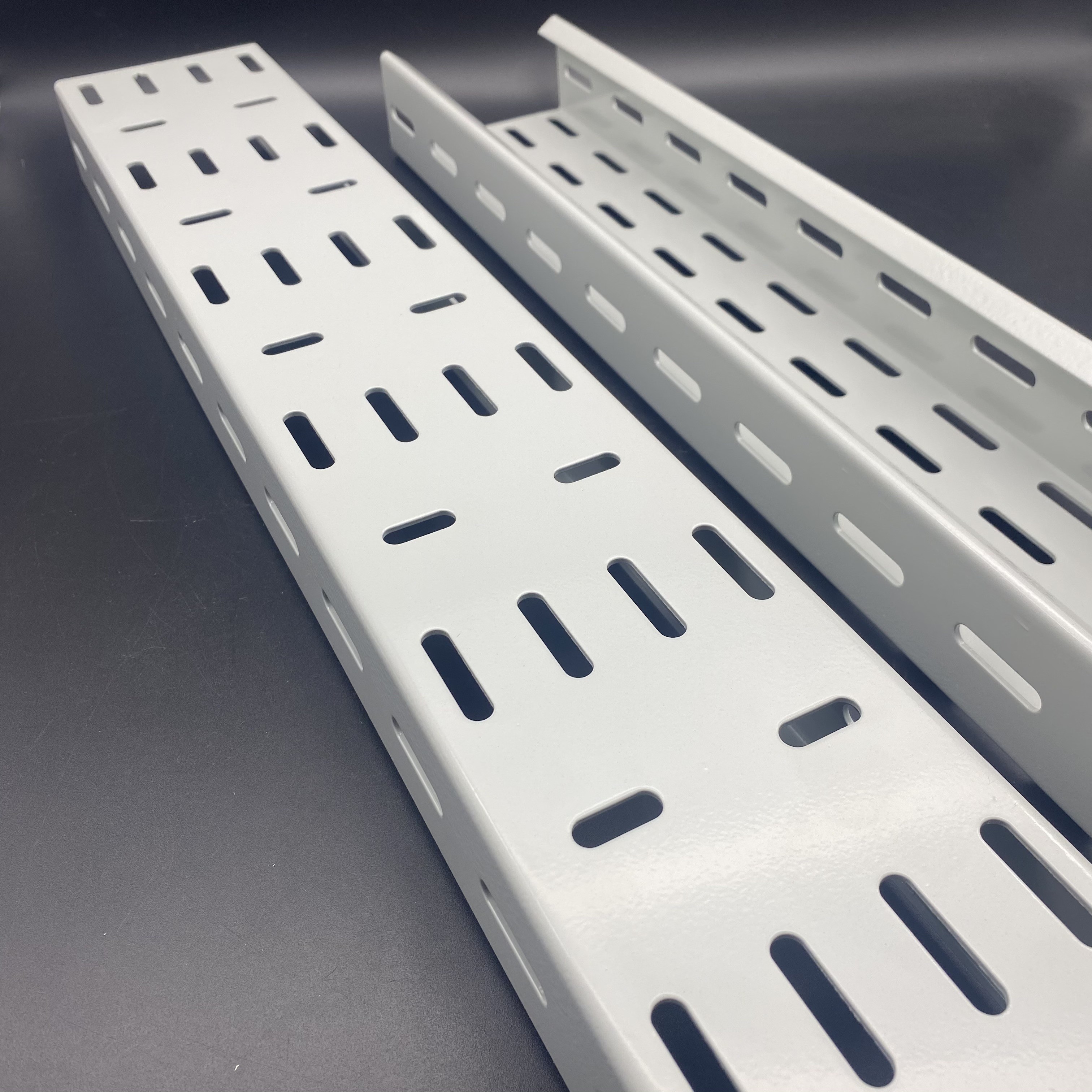 Factory Supply 2400x250x2mm Electrical Galvanized Powder Coated Cable Trays