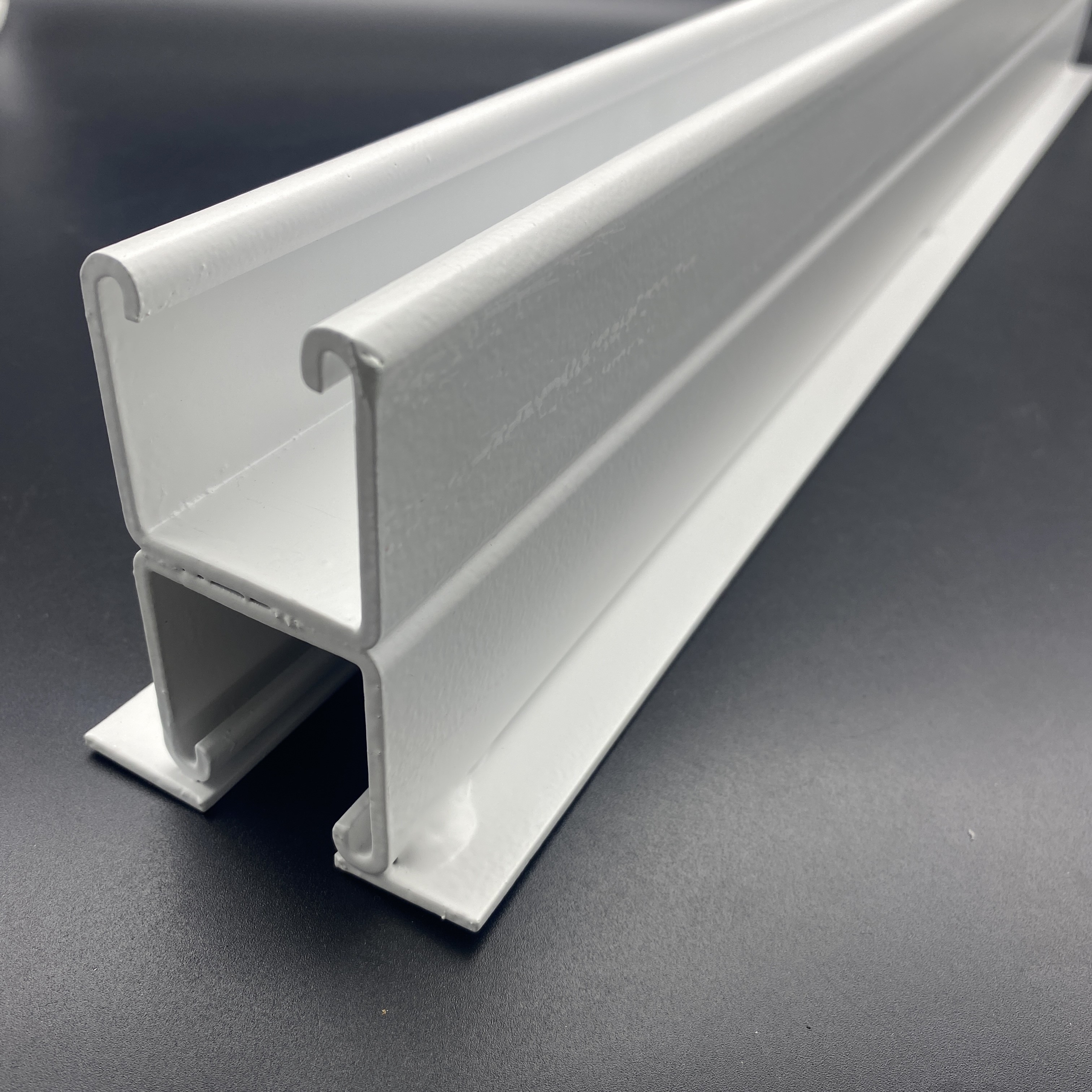 Powder Coated Back to Back Strut Channel with Wing for Ceiling Installation