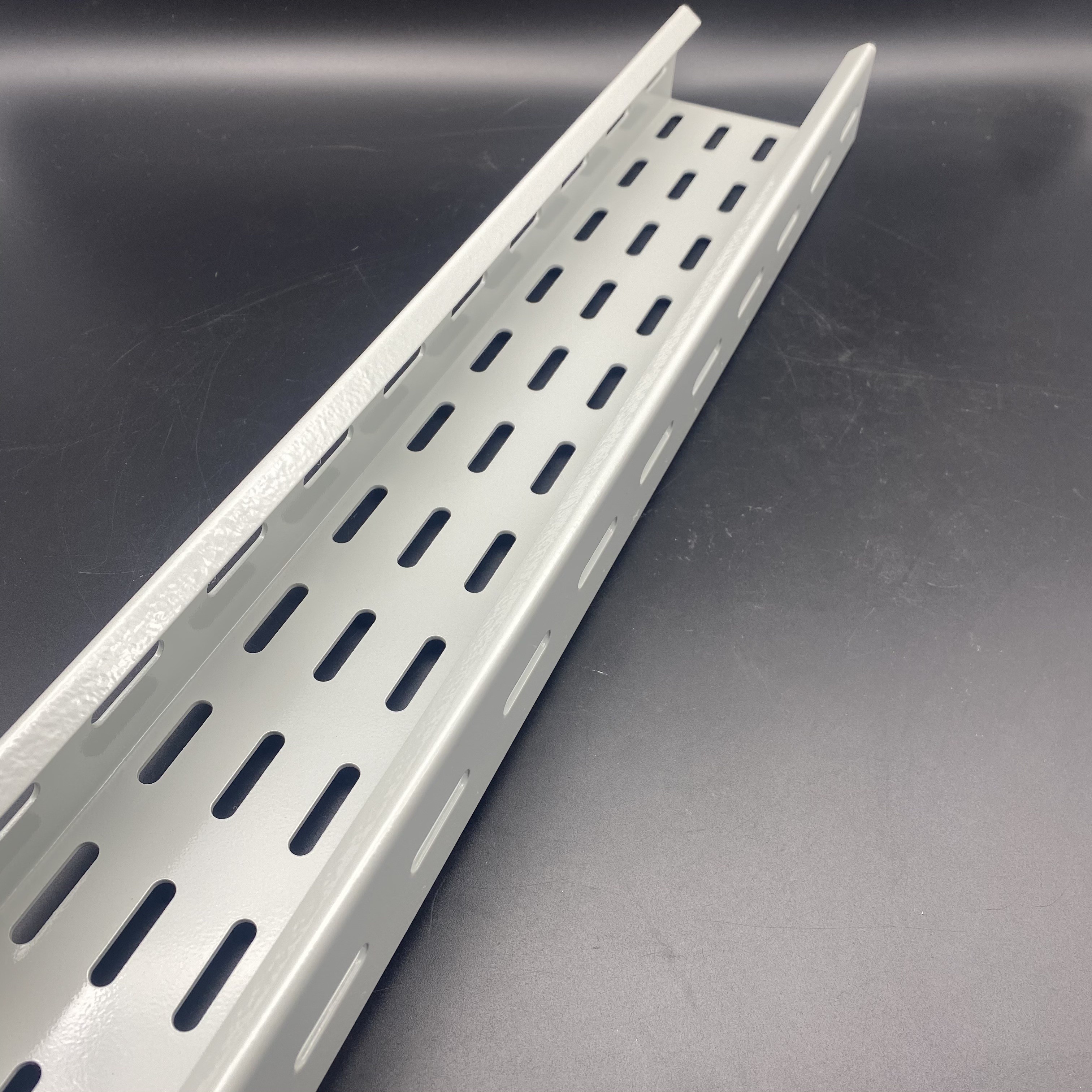 Manufacturer Outdoor Powder Coated HDG Perforated Cable Tray