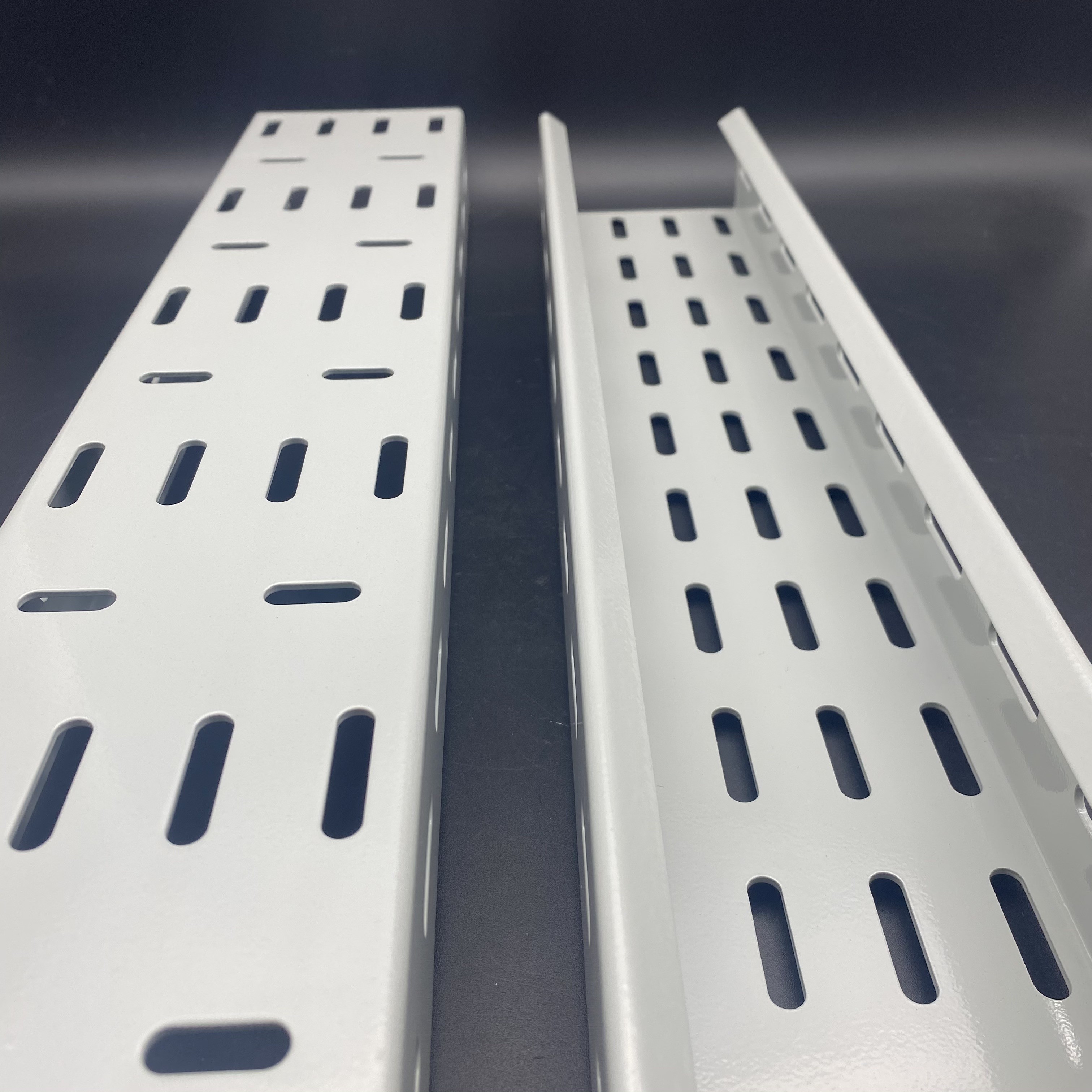 Manufacturer 50mm HDG Powder Coated Perforated Ventilated Cable Tray