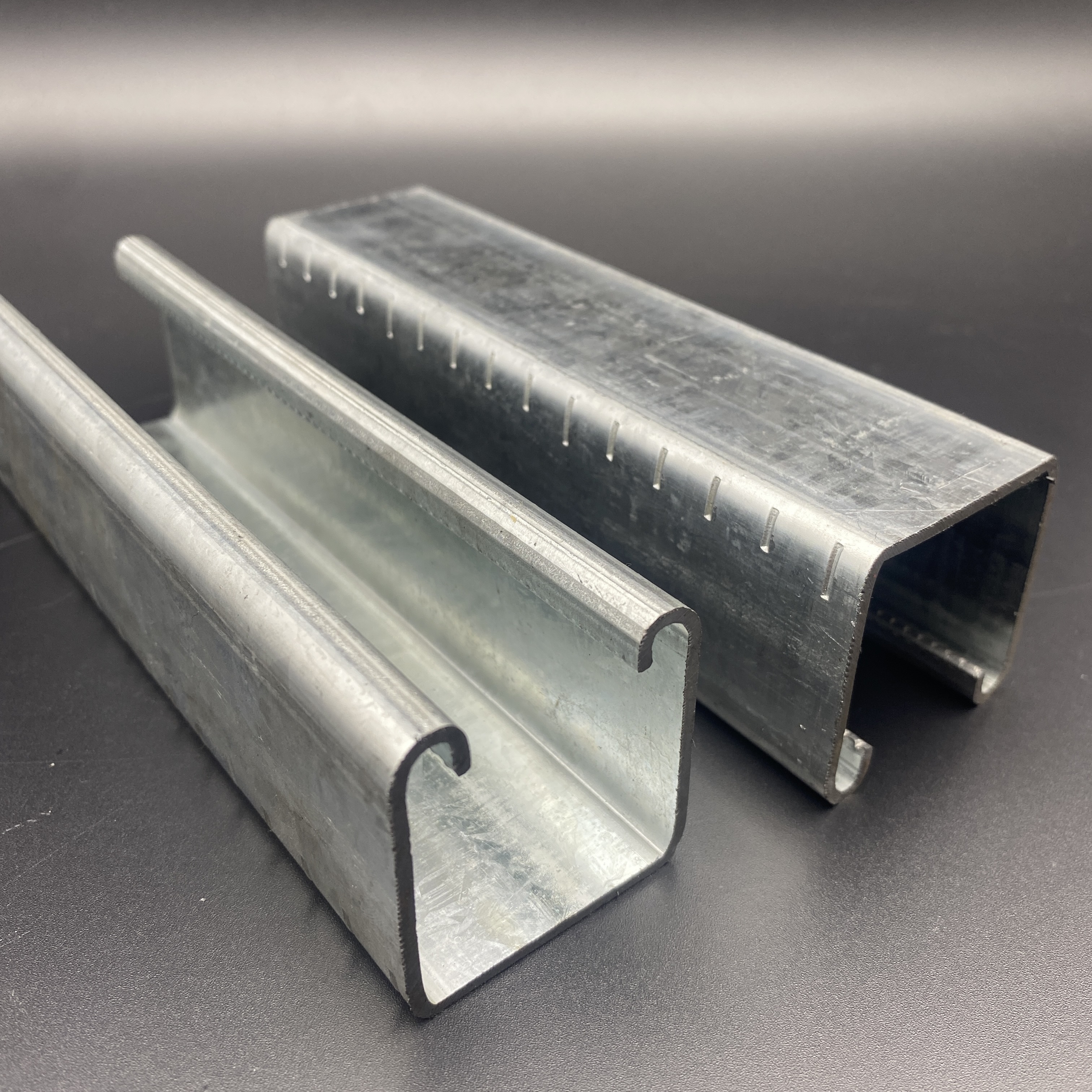 Galvanized Steel Serrated Edge Unistrut Channel with Cutting Marks